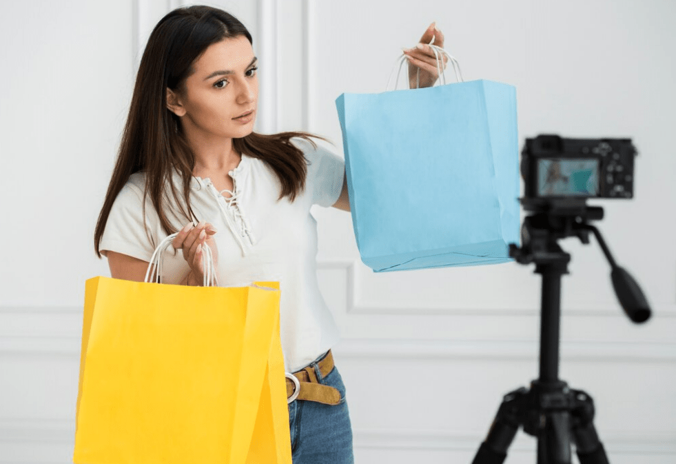 Shoppable Video Content: Interactive Shopping Visual | Live2.ai