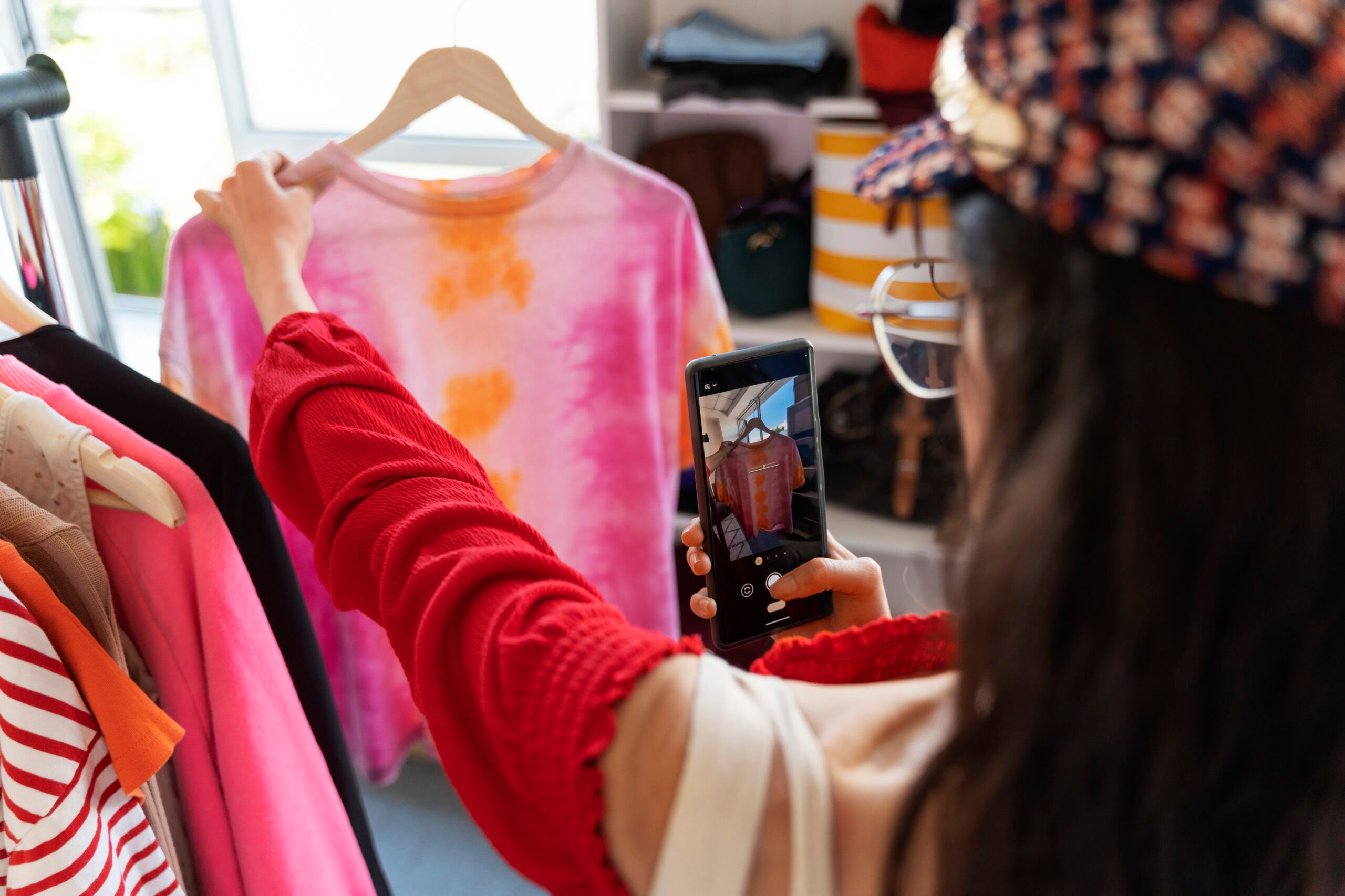 Interactive Shoppable Videos: Transforming Viewers into Buyers with Engaging Elements | Live2.ai